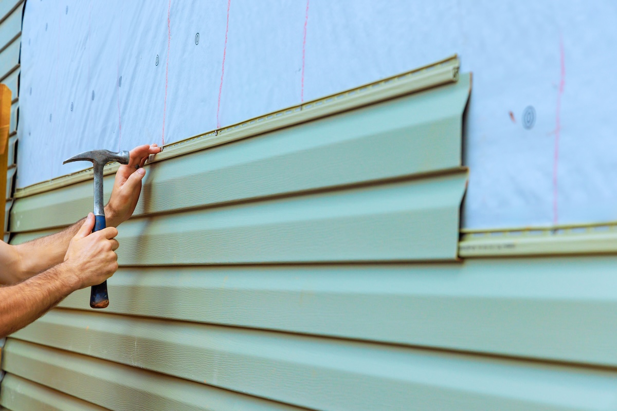 Siding Maintenance Tips For Homeowners (7 Steps)